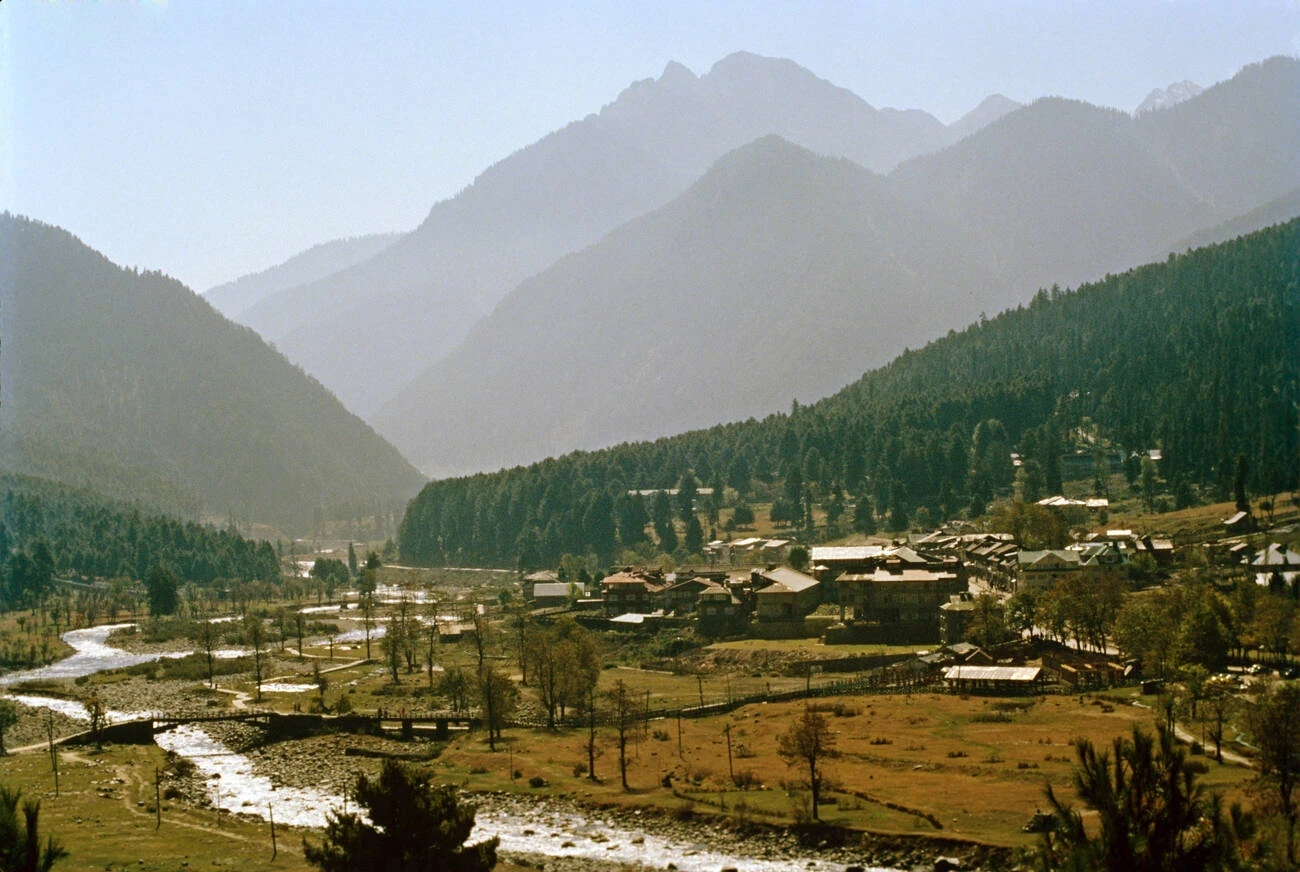 Kashmir Tour Packages | Explore the Paradise on Earth